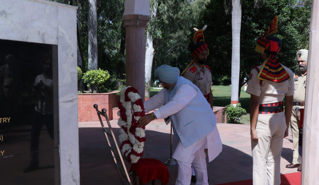 Felicitates family members of martyr soldiers of Operation Pawan