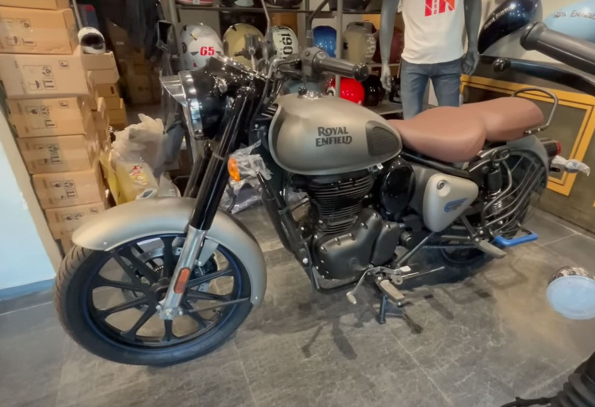 Royal Enfield Bullet 350 को खरीदने में लग रही है लंबी लाइने, सिर्फ 5,888